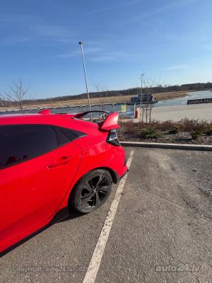 Red Honda Civic 2019 in Tallinn, with an engine capacity of 1.50 L and mileage of 102 thousand km for 16500 €, photo 3 on AUTOMOTO.COM.LV