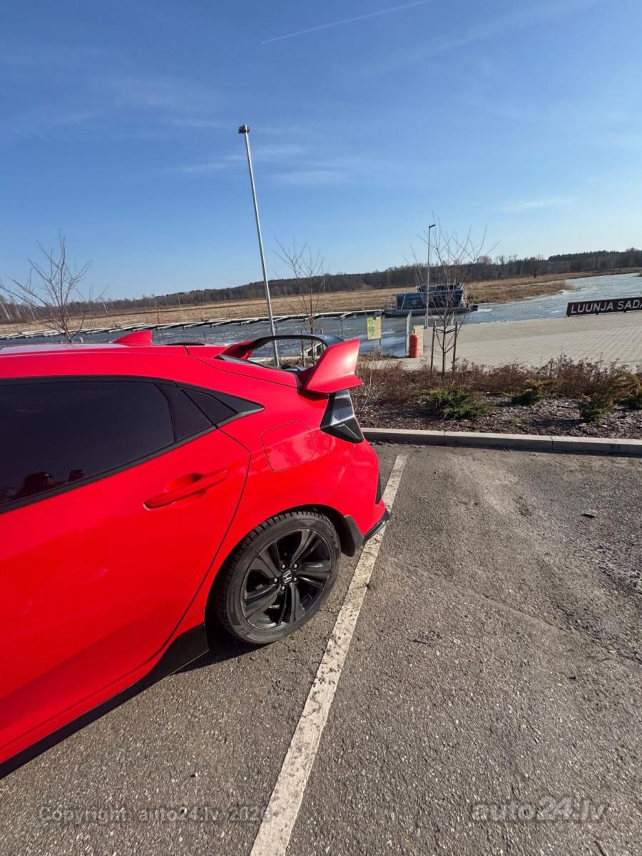 Red Honda Civic 2019 in Tallinn, with an engine capacity of 1.50 L and mileage of 102 thousand km for 16500 €, photo 3 on AUTOMOTO.COM.LV