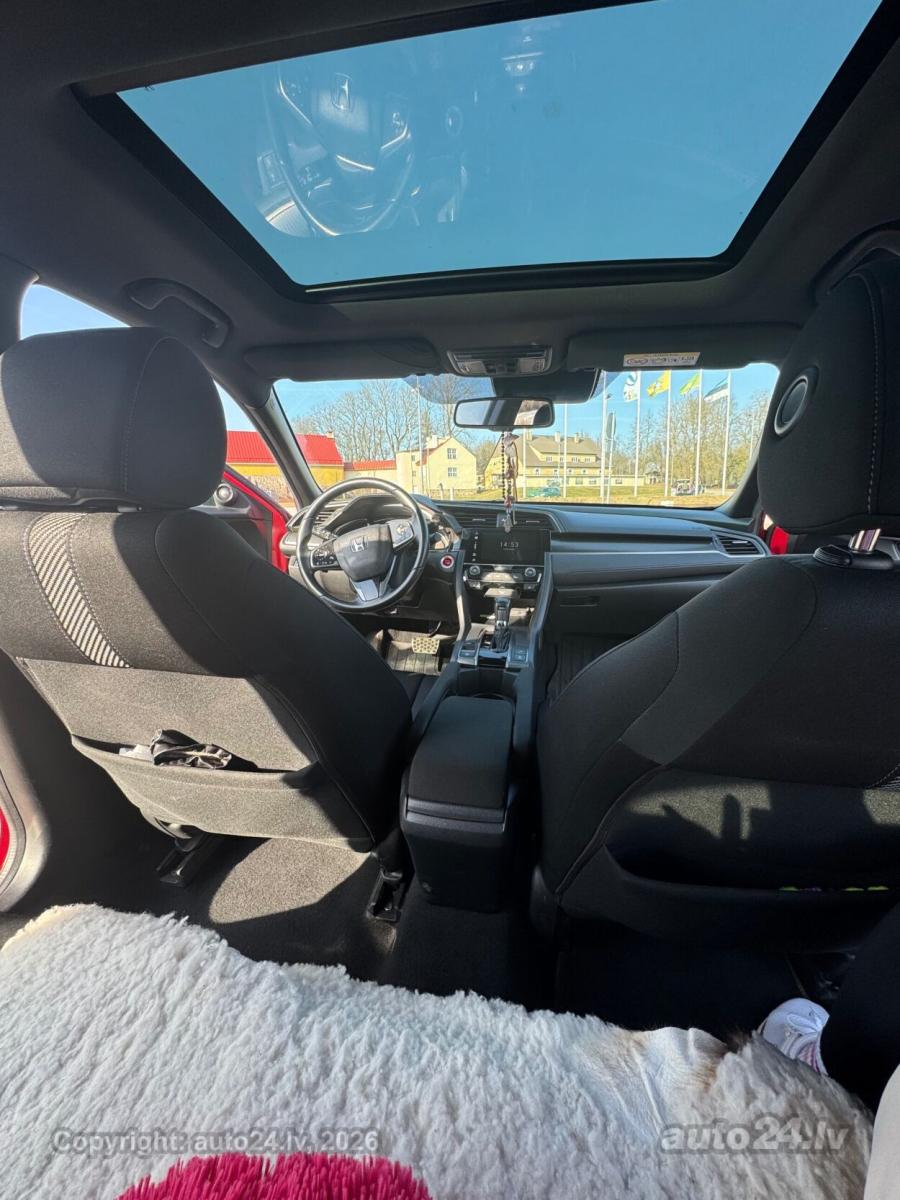 Red Honda Civic 2019 in Tallinn, with an engine capacity of 1.50 L and mileage of 102 thousand km for 16500 €, photo 8 on AUTOMOTO.COM.LV