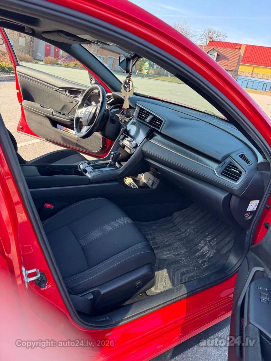 Red Honda Civic 2019 in Tallinn, with an engine capacity of 1.50 L and mileage of 102 thousand km for 16500 €, photo 9 on AUTOMOTO.COM.LV