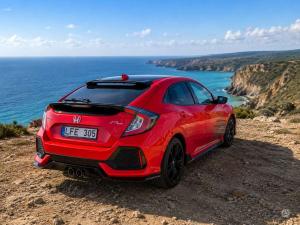 Red Honda Civic 2019 in Vilnius, with an engine capacity of 1.50 L and mileage of 201 thousand km for 12000 €, photo 3 on AUTOMOTO.COM.LV