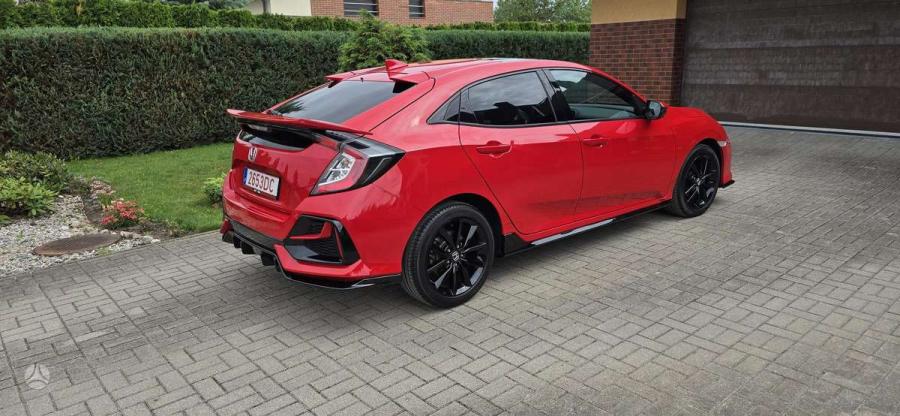 Red Honda Civic 2021 in Marijampole, with an engine capacity of 0.99 L and mileage of 7 thousand km for 15500 €, photo 6 on AUTOMOTO.COM.LV