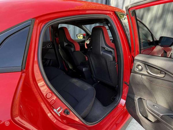 Red Honda Civic 2021 in Vilnius, with an engine capacity of 2.00 L and mileage of 92 thousand km for 24800 €, photo 11 on AUTOMOTO.COM.LV
