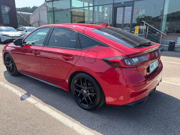 Sarkans Honda Civic 2023 Viļņa, ar dzinēja tilpumu 1.99 L un nobraukumu 80 tūkst. km par 25990 €, foto 4 vietnē AUTOMOTO.COM.LV
