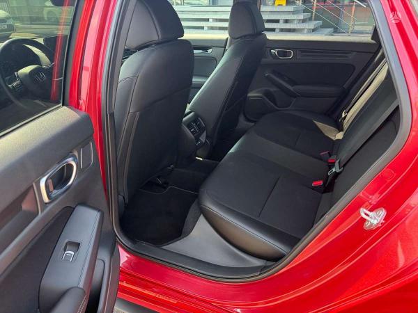 Sarkans Honda Civic 2023 Viļņa, ar dzinēja tilpumu 1.99 L un nobraukumu 80 tūkst. km par 25990 €, foto 8 vietnē AUTOMOTO.COM.LV