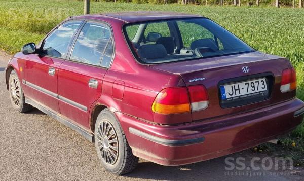 Red Honda Civic 1997 in Tukums, with an engine capacity of 1.40 L and mileage of 165 thousand km for 800 €, photo 5 on AUTOMOTO.COM.LV