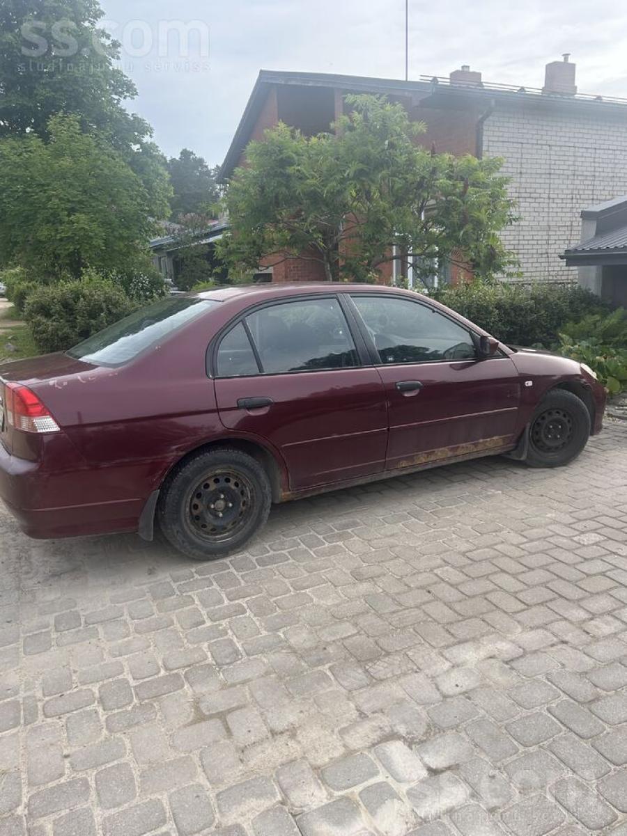Red Honda Civic 2003 in Ogre, with an engine capacity of 1.60 L and mileage of 220 thousand km for 500 €, photo 1 on AUTOMOTO.COM.LV