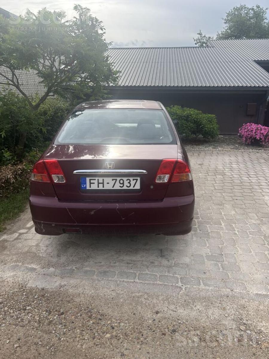 Red Honda Civic 2003 in Ogre, with an engine capacity of 1.60 L and mileage of 220 thousand km for 500 €, photo 3 on AUTOMOTO.COM.LV
