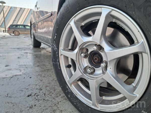 Sarkans Honda Civic 2004 Rīga, ar dzinēja tilpumu 1.60 L un nobraukumu 165 tūkst. km par 1000 €, foto 7 vietnē AUTOMOTO.COM.LV