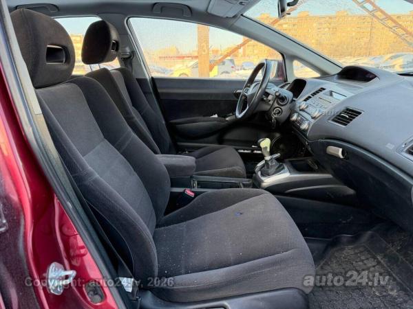 Sarkans Honda Civic 2006 Tallina, ar dzinēja tilpumu 1.80 L un nobraukumu 199 tūkst. km par 599 €, foto 6 vietnē AUTOMOTO.COM.LV