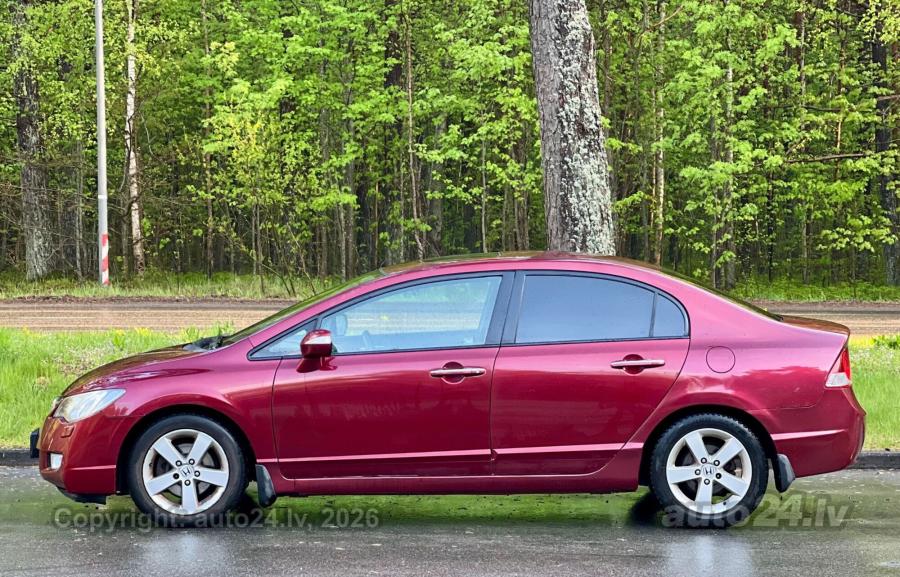 Sarkans Honda Civic 2007 Tallina, ar dzinēja tilpumu 1.80 L un nobraukumu 230 tūkst. km par 2590 €, foto 5 vietnē AUTOMOTO.COM.LV