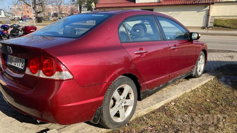 Sarkans Honda Civic 2007 Valmiera, ar dzinēja tilpumu 1.80 L un nobraukumu 272 tūkst. km par 1000 €, foto 1 vietnē AUTOMOTO.COM.LV