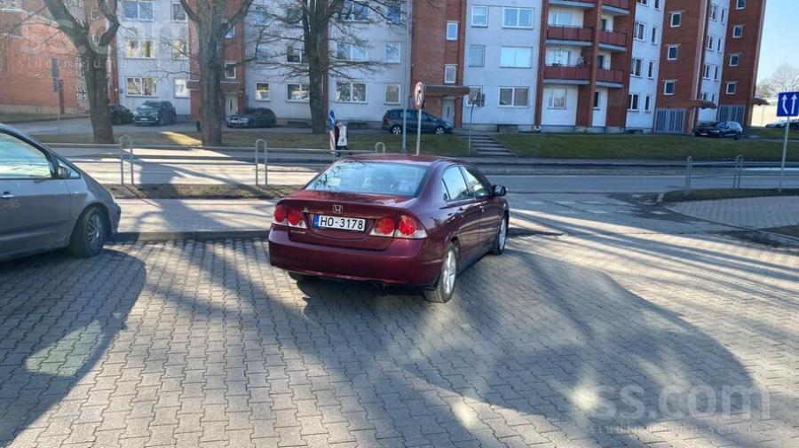 Sarkans Honda Civic 2007 Valmiera, ar dzinēja tilpumu 1.80 L un nobraukumu 272 tūkst. km par 1000 €, foto 4 vietnē AUTOMOTO.COM.LV