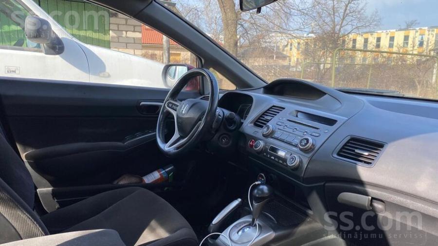 Sarkans Honda Civic 2007 Valmiera, ar dzinēja tilpumu 1.80 L un nobraukumu 272 tūkst. km par 1000 €, foto 7 vietnē AUTOMOTO.COM.LV