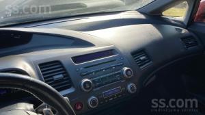 Sarkans Honda Civic 2007 Valmiera, ar dzinēja tilpumu 1.80 L un nobraukumu 272 tūkst. km par 1000 €, foto 18 vietnē AUTOMOTO.COM.LV