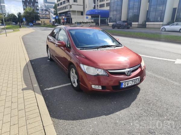 Red Honda Civic 2007 in Riga, with an engine capacity of 1.80 L and mileage of 110 thousand km for 800 €, photo 3 on AUTOMOTO.COM.LV