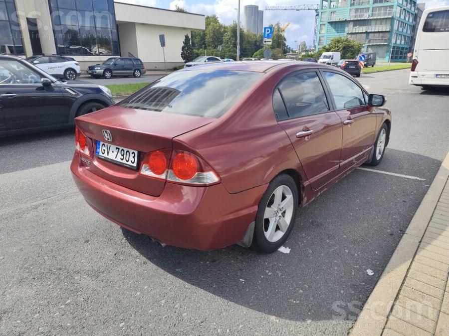 Sarkans Honda Civic 2007 Rīga, ar dzinēja tilpumu 1.80 L un nobraukumu 110 tūkst. km par 800 €, foto 5 vietnē AUTOMOTO.COM.LV