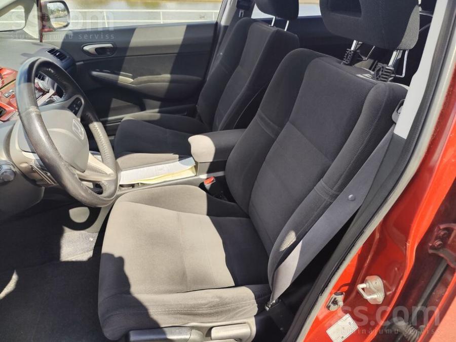 Sarkans Honda Civic 2007 Rīga, ar dzinēja tilpumu 1.80 L un nobraukumu 110 tūkst. km par 800 €, foto 12 vietnē AUTOMOTO.COM.LV