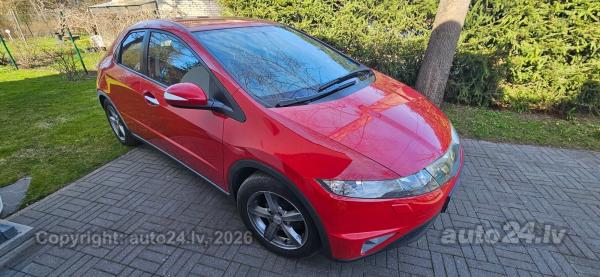 Red Honda Civic 2008 in Tallinn, with an engine capacity of 2.00 L and mileage of 167 thousand km for 2990 €, photo 1 on AUTOMOTO.COM.LV