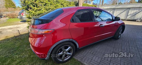Red Honda Civic 2008 in Tallinn, with an engine capacity of 2.00 L and mileage of 167 thousand km for 2990 €, photo 2 on AUTOMOTO.COM.LV