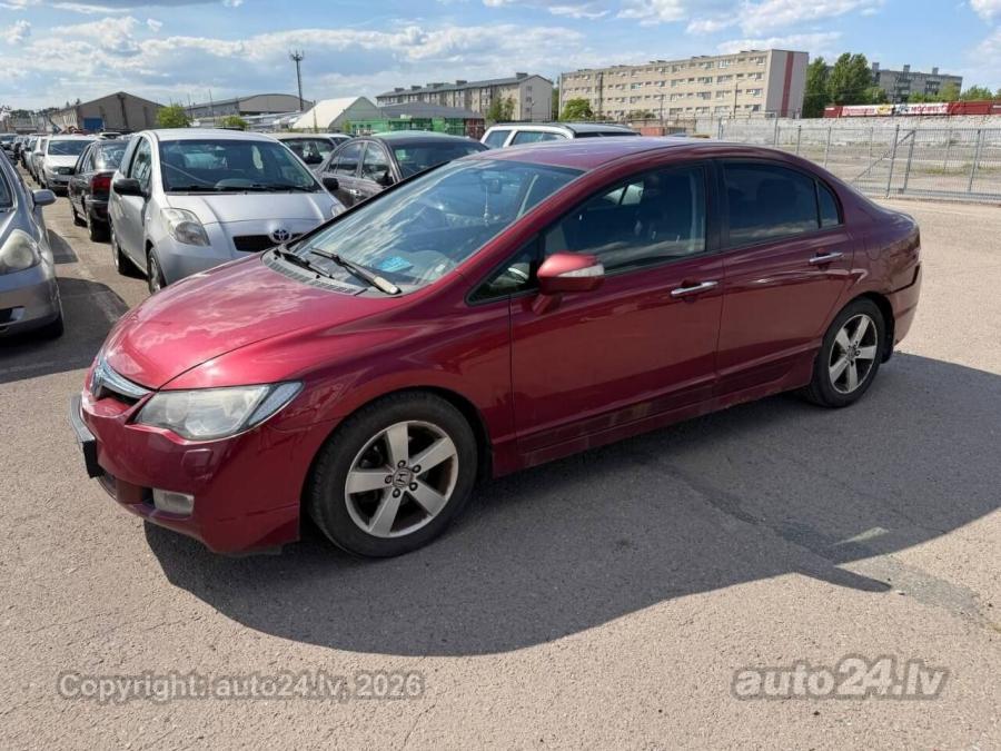 Красный Хонда Цивик 2008 в Таллин, объемом двигателя 1.80 л и пробегом 299 тыс. км за 699 €, фото 3 на AUTOMOTO.COM.LV