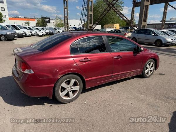 Red Honda Civic 2008 in Tallinn, with an engine capacity of 1.80 L and mileage of 299 thousand km for 699 €, photo 3 on AUTOMOTO.COM.LV