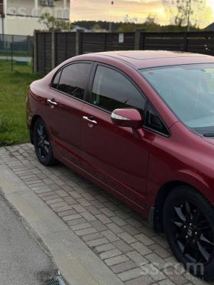 Red Honda Civic 2008 in Riga, with an engine capacity of 1.80 L and mileage of 190 thousand km for 3300 €, photo 5 on AUTOMOTO.COM.LV
