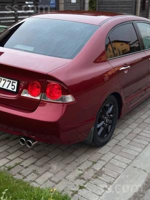 Red Honda Civic 2008 in Riga, with an engine capacity of 1.80 L and mileage of 190 thousand km for 3300 €, photo 6 on AUTOMOTO.COM.LV