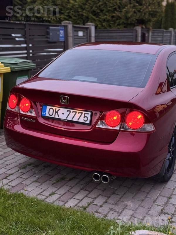 Red Honda Civic 2008 in Riga, with an engine capacity of 1.80 L and mileage of 190 thousand km for 3300 €, photo 8 on AUTOMOTO.COM.LV