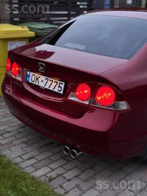 Red Honda Civic 2008 in Riga, with an engine capacity of 1.80 L and mileage of 190 thousand km for 3300 €, photo 10 on AUTOMOTO.COM.LV
