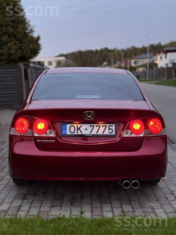 Red Honda Civic 2008 in Riga, with an engine capacity of 1.80 L and mileage of 190 thousand km for 3300 €, photo 10 on AUTOMOTO.COM.LV