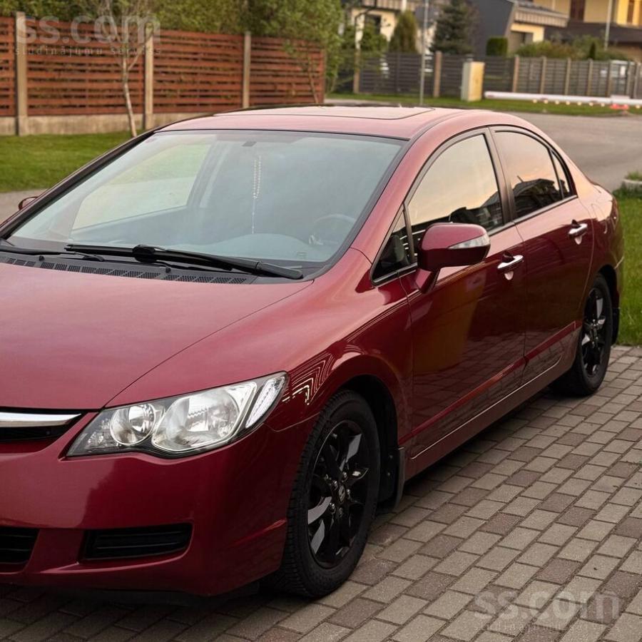 Red Honda Civic 2008 in Riga, with an engine capacity of 1.80 L and mileage of 190 thousand km for 3300 €, photo 20 on AUTOMOTO.COM.LV