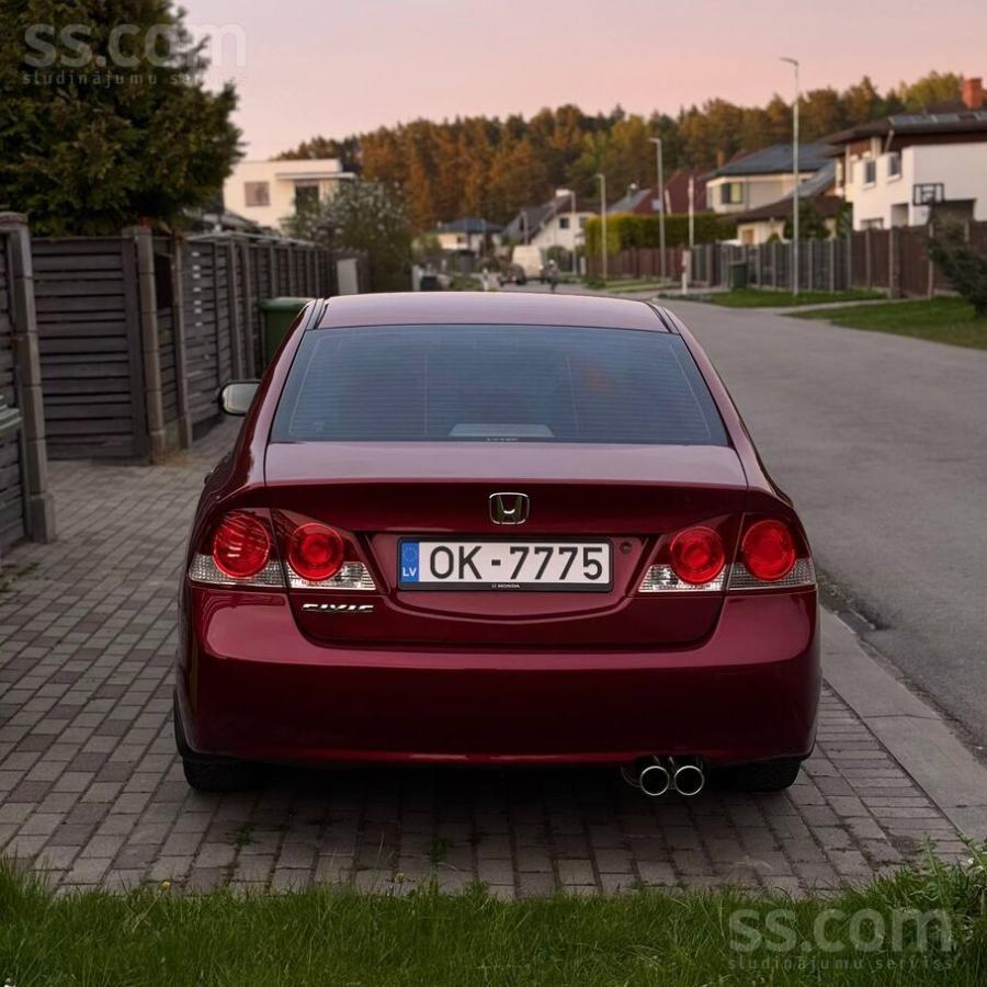Red Honda Civic 2008 in Riga, with an engine capacity of 1.80 L and mileage of 190 thousand km for 3300 €, photo 24 on AUTOMOTO.COM.LV