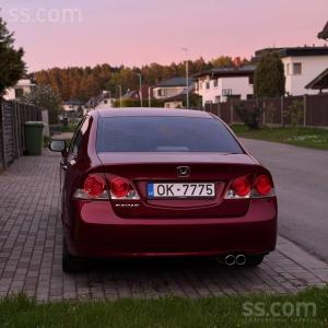 Red Honda Civic 2008 in Riga, with an engine capacity of 1.80 L and mileage of 190 thousand km for 3300 €, photo 25 on AUTOMOTO.COM.LV