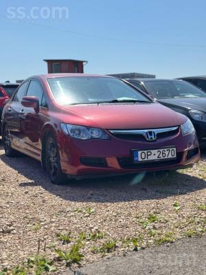 Sarkans Honda Civic 2008 Rīga, ar dzinēja tilpumu 1.80 L un nobraukumu 189 tūkst. km par 2900 €, foto  vietnē AUTOMOTO.COM.LV