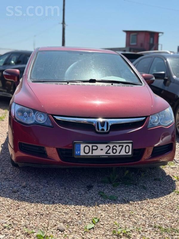 Sarkans Honda Civic 2008 Rīga, ar dzinēja tilpumu 1.80 L un nobraukumu 189 tūkst. km par 2900 €, foto 2 vietnē AUTOMOTO.COM.LV