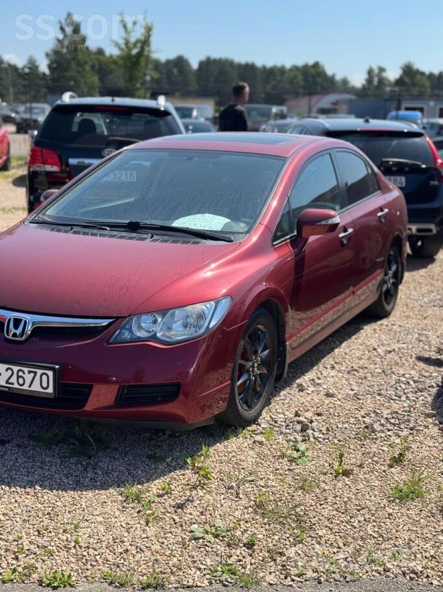 Sarkans Honda Civic 2008 Rīga, ar dzinēja tilpumu 1.80 L un nobraukumu 189 tūkst. km par 2900 €, foto 5 vietnē AUTOMOTO.COM.LV