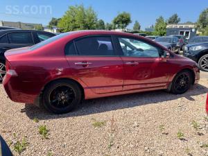 Sarkans Honda Civic 2008 Rīga, ar dzinēja tilpumu 1.80 L un nobraukumu 189 tūkst. km par 2900 €, foto 10 vietnē AUTOMOTO.COM.LV