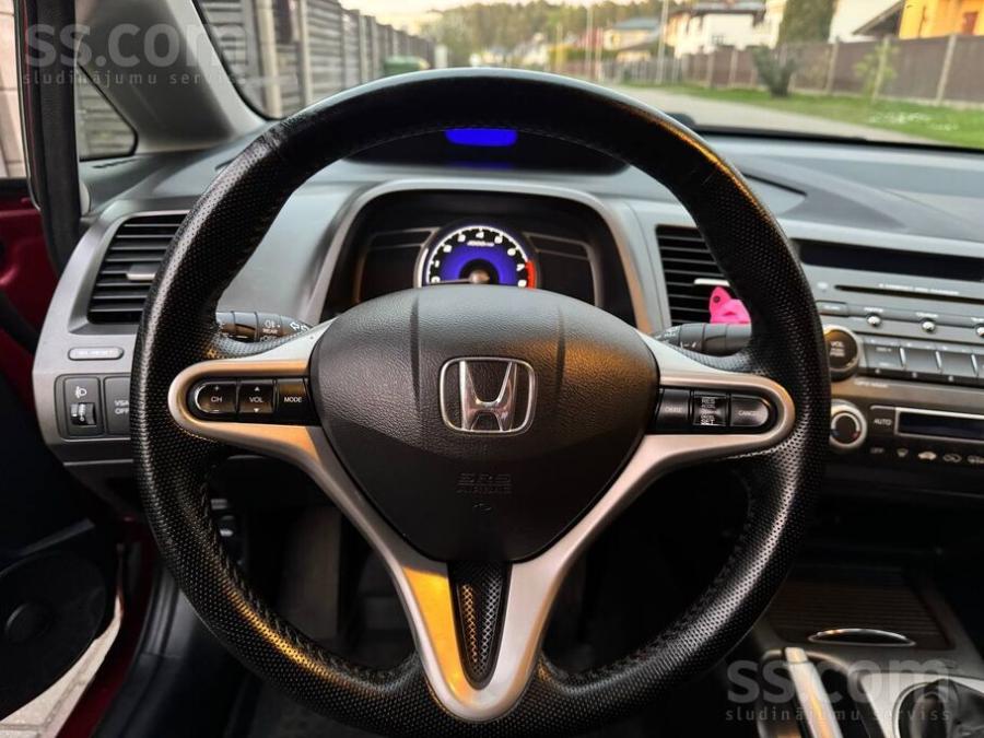 Sarkans Honda Civic 2008 Rīga, ar dzinēja tilpumu 1.80 L un nobraukumu 189 tūkst. km par 2900 €, foto 14 vietnē AUTOMOTO.COM.LV