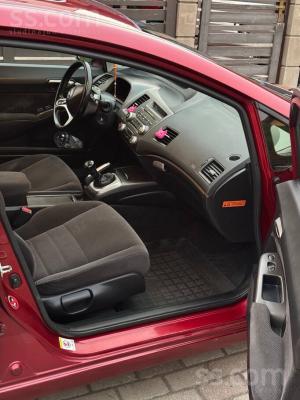 Sarkans Honda Civic 2008 Rīga, ar dzinēja tilpumu 1.80 L un nobraukumu 189 tūkst. km par 2900 €, foto 17 vietnē AUTOMOTO.COM.LV