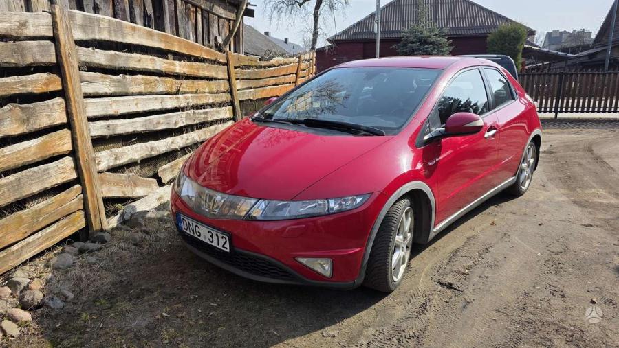 Sarkans Honda Civic 2008 Viļņa, ar dzinēja tilpumu 1.80 L un nobraukumu 161 tūkst. km par 4200 €, foto 1 vietnē AUTOMOTO.COM.LV