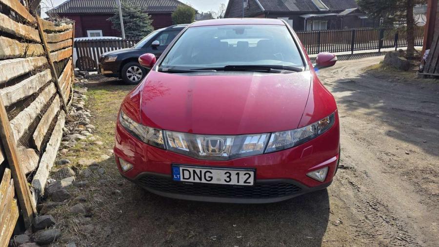 Sarkans Honda Civic 2008 Viļņa, ar dzinēja tilpumu 1.80 L un nobraukumu 161 tūkst. km par 4200 €, foto 3 vietnē AUTOMOTO.COM.LV