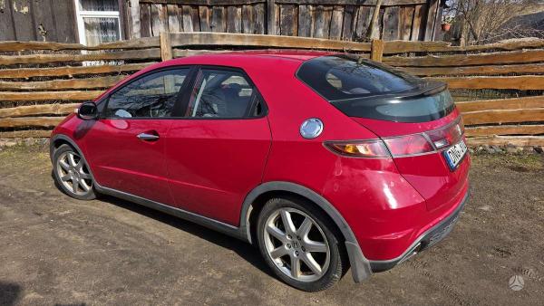 Sarkans Honda Civic 2008 Viļņa, ar dzinēja tilpumu 1.80 L un nobraukumu 161 tūkst. km par 4200 €, foto 4 vietnē AUTOMOTO.COM.LV