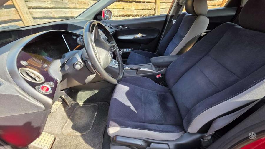 Sarkans Honda Civic 2008 Viļņa, ar dzinēja tilpumu 1.80 L un nobraukumu 161 tūkst. km par 4200 €, foto 9 vietnē AUTOMOTO.COM.LV