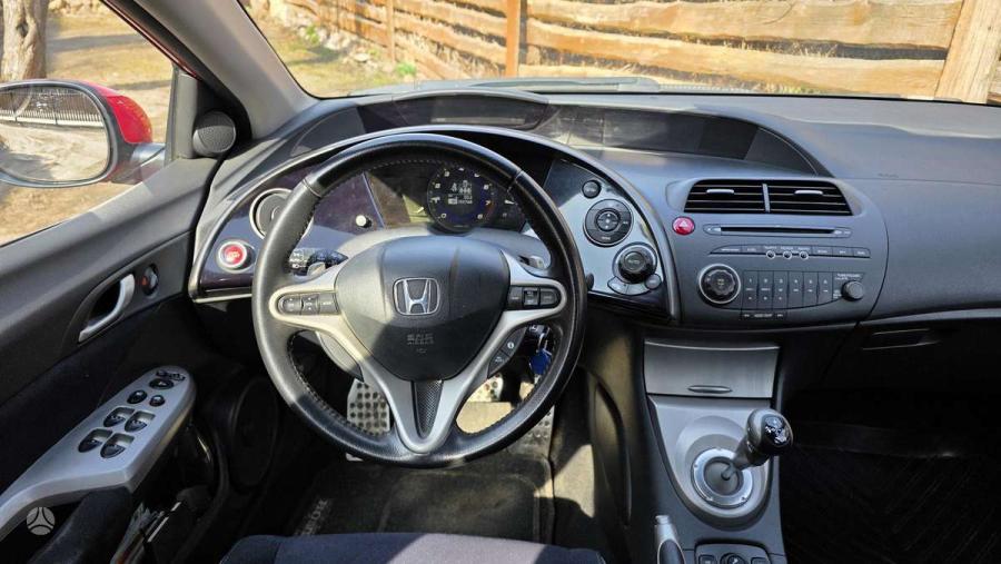 Sarkans Honda Civic 2008 Viļņa, ar dzinēja tilpumu 1.80 L un nobraukumu 161 tūkst. km par 4200 €, foto 13 vietnē AUTOMOTO.COM.LV
