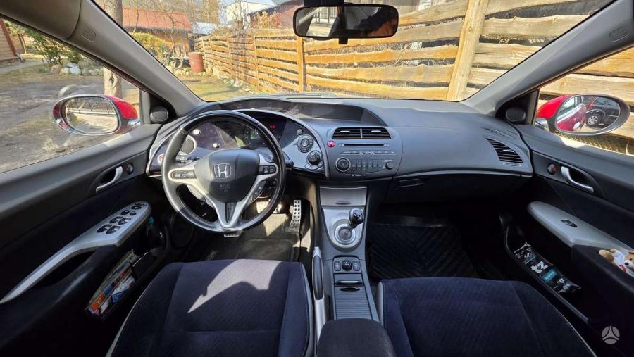 Sarkans Honda Civic 2008 Viļņa, ar dzinēja tilpumu 1.80 L un nobraukumu 161 tūkst. km par 4200 €, foto 14 vietnē AUTOMOTO.COM.LV