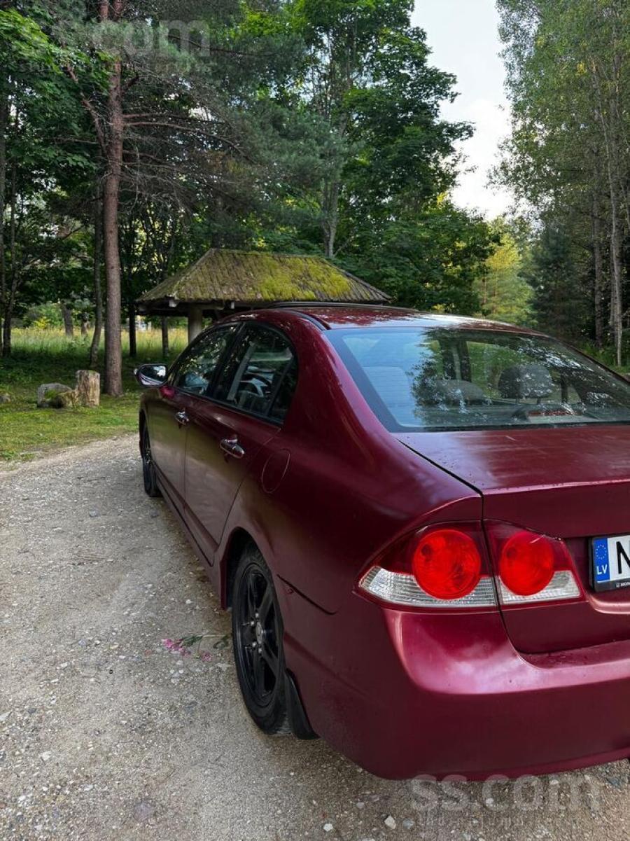 Sarkans Honda Civic 2008 Rīga, ar dzinēja tilpumu 1.80 L un nobraukumu 273 tūkst. km par 1425 €, foto 6 vietnē AUTOMOTO.COM.LV