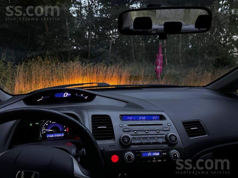 Sarkans Honda Civic 2008 Rīga, ar dzinēja tilpumu 1.80 L un nobraukumu 273 tūkst. km par 1425 €, foto 12 vietnē AUTOMOTO.COM.LV