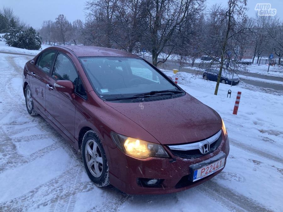 Sarkans Honda Civic 2009 Viļņa, ar dzinēja tilpumu 1.30 L un nobraukumu 275 tūkst. km par 3499 €, foto 1 vietnē AUTOMOTO.COM.LV