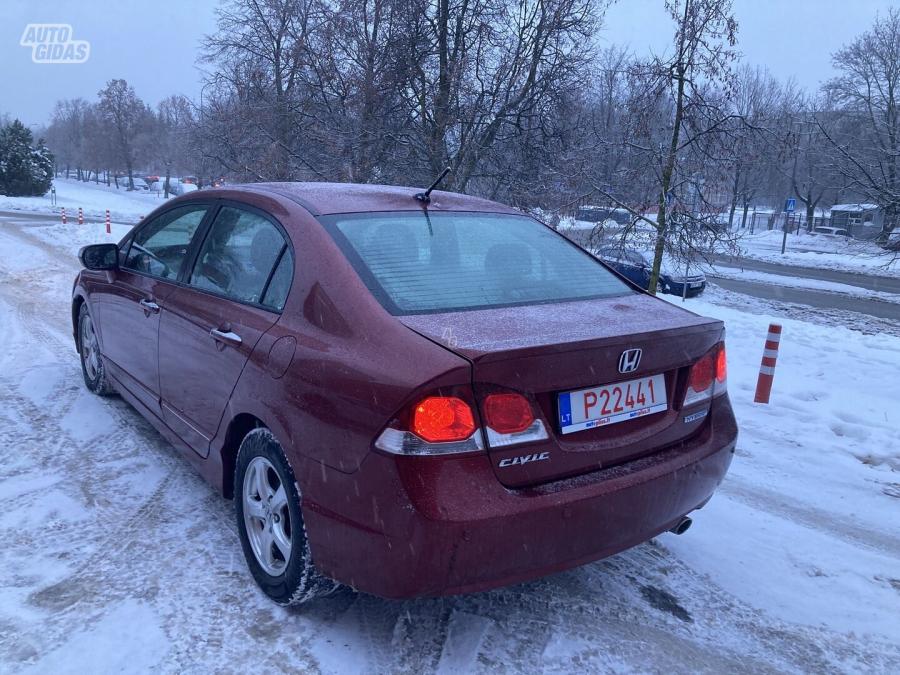 Sarkans Honda Civic 2009 Viļņa, ar dzinēja tilpumu 1.30 L un nobraukumu 275 tūkst. km par 3499 €, foto 2 vietnē AUTOMOTO.COM.LV